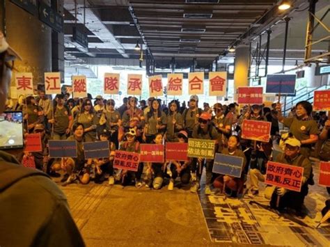 示威者昨佔據元朗大馬路遊行 警方指未獲批准已向主辦者發警告 星島日報