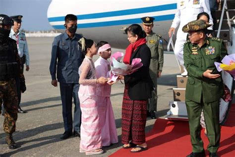 Dvb ထိုင်းစစ်ဦးစီးချုပ်ကို မြန်မာစစ်ခေါင်းဆောင်က ငပလီတွင် ညစာစားပွဲဖြင့် ကြိုဆိုဧည့်ခံ ဓာတ်ပုံ