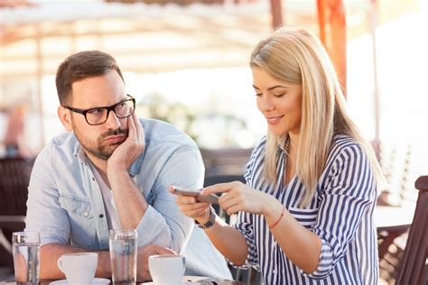 What Happens When You Ignore A Narcissist 8 Experts Say