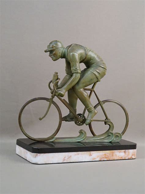 Скульптура «Велогонщик шпиатр постамент камень Западная Европа конец Xix начало Xx века
