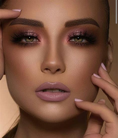 adlı kullanıcının make up panosundaki Pin Makyaj Bronze Kısa saç