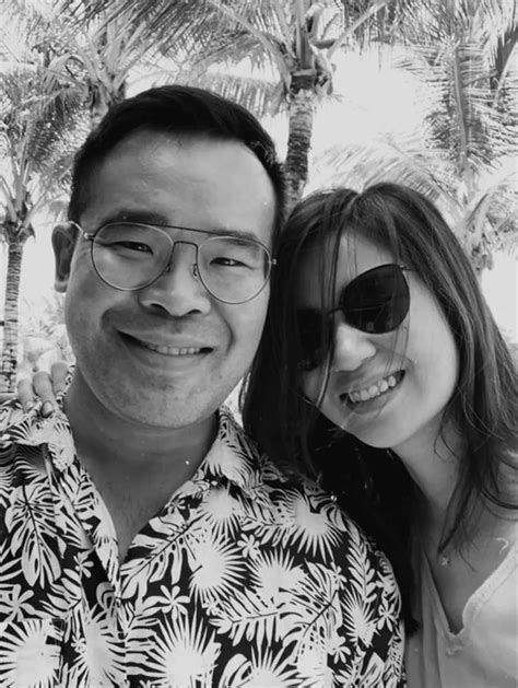 Jarang Tersorot Ini 6 Potret Kebersamaan Laura Basuki Dan Leo Sandjaja