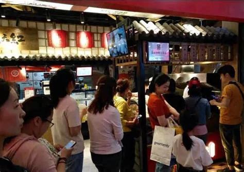 京天红重回虎坊桥，炸糕小店变身便民食品店，生意越做越大了