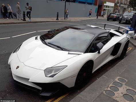 Supercar Drivers Remove The Registration Plates Of Their £200000 Plus