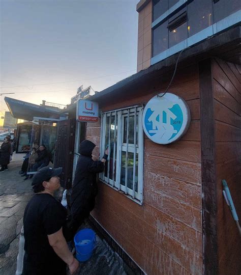 Ноцтой Нэгэн сайхан түүх ТҮЦ нийхэн орилж хашгирахаас яахав Нэг хүүхэн уйлаад гүйж яваа