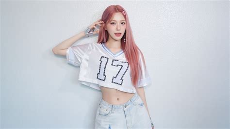 양갈래 눈웃음 핑크머리 삐끼삐끼로 유명한 아이돌 백지헌 아가씨의 목소리🍯🍯🍯with 모바일 배틀그라운드 Youtube