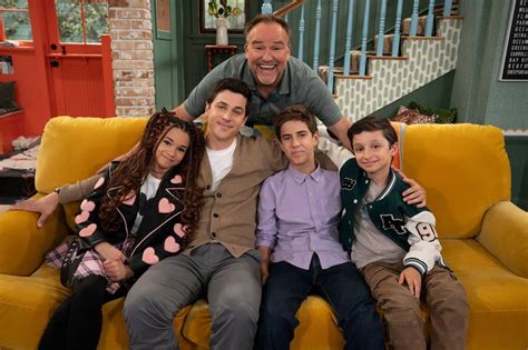 An Og Cast Member Returns In Wizards Beyond Waverly Place Exclusive Clip Us Weekly