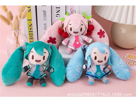 新款娃娃fufu世嘉初音未来同款樱初音樱未来蝴蝶结fu毛绒公仔挂件 阿里巴巴