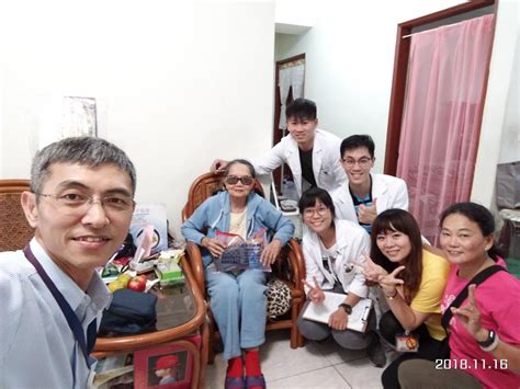 台南新樓醫院 長者居家防跌評估and探訪～ 新樓醫院團隊關心長者健康 Pgy醫師 浴廁手扶把 防滑貼條