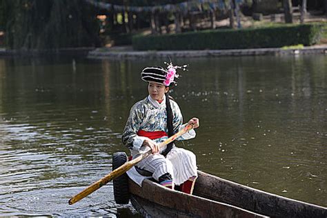 摩梭族图片 摩梭族图片大全 摩梭族图片素材
