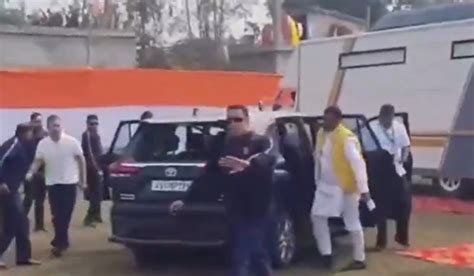 Rahul Gandhis Car Vandalised During Bharat Jodo Nyay Yatra India