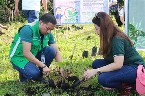 Naga City Joins National Simultaneous Tree Planting