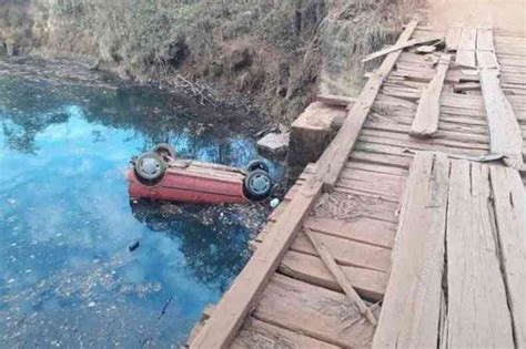 Carro corpos de seis jovens é encontrado submerso em riacho em