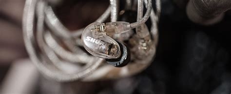 Shure SE215 Pro Professional Sound Isolating Earphones (Clear) : Amazon ...