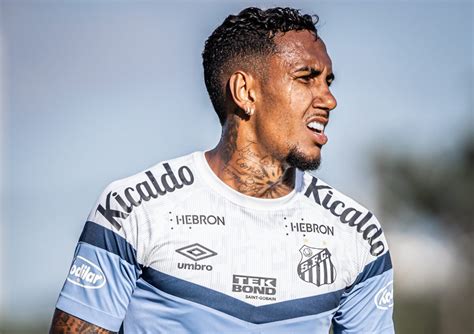 Santos acerta empréstimo de Rwan Cruz ao Ludogorets da Bulgária