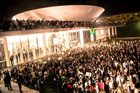Curta On exibe Especial Democracia documentários e séries sobre