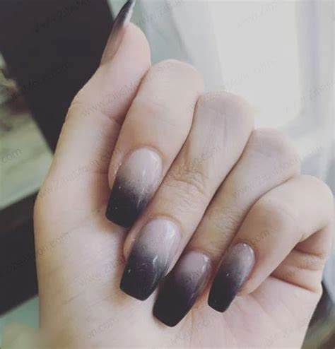 ۴۵ مدل ناخن بیبی بومر مشکی دخترانه ۱۴۰۲ ؛ طرح های دارک و خفن ماگرتا