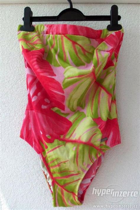 Яскравий суцільний фірмовий купальник р 48 50 — ціна 350 грн у каталозі Купальники Купити жіночі