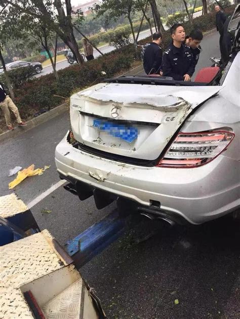 飙车280kmh！奔驰c63撞到彻底报废，事故4死1伤 每日头条
