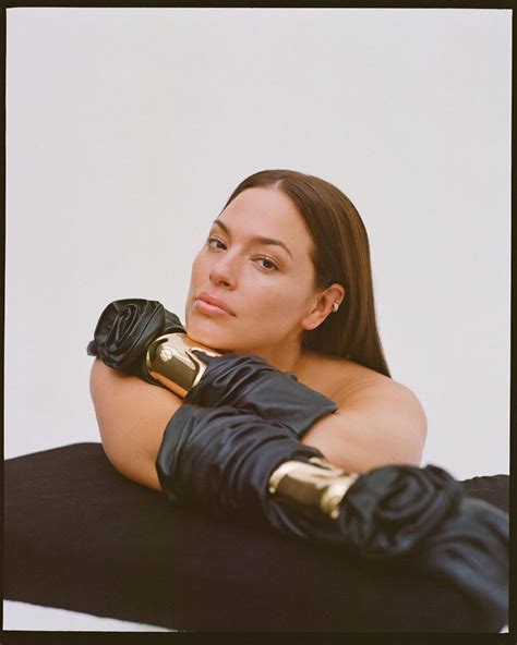 Artist Group ISSUE 31 ASHLEY GRAHAM