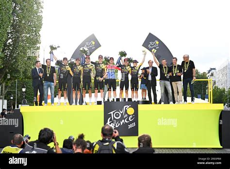 Paris France 23 Juillet 2023 Jonas Vingegaard Jumbo Visma Avec Le