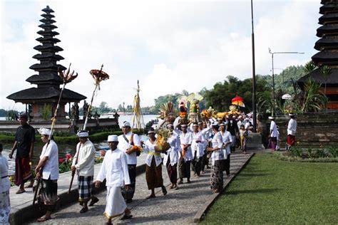 Ulun Danu Beratan Bedugul Dengan Pura Ulun Danu Beratan