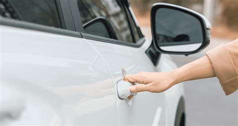 2 Astuces Ultra Simples Et Efficaces Pour Ouvrir Votre Voiture Sans L