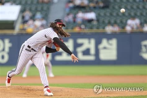 부진 딛고 ‘3g 연속 Qs Lg 켈리 한화전 7이닝 1실점 호투