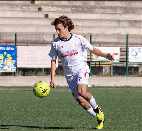 Calcio Il Giovane Centrocampista Arcudi Ceduto Al Catanzaro