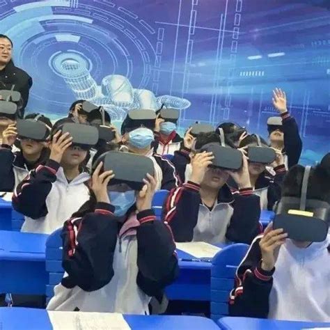 知识“触手可及”，我市一所中学开展 Vr 课堂！科技布上身临其境