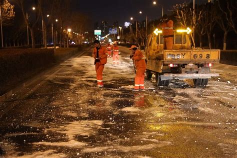 浦东一道路现百米结冰路面 事故多发！多部门赴现场处置
