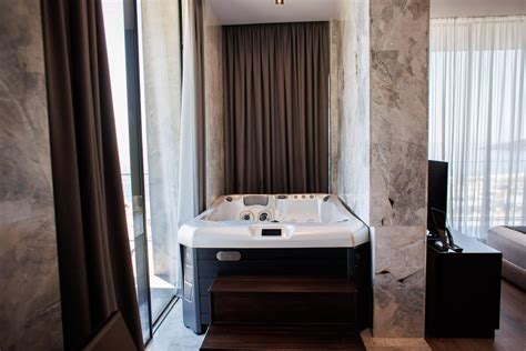 Deluxe Suite With Sea View And Jacuzzi Prado Luxury Hotel