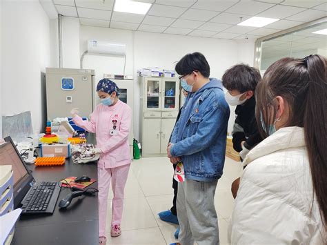 我院志愿者参加志愿服务学习交流暨“血站开放日”活动 新疆交通职业技术学院