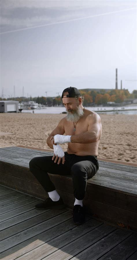 A Man Wrapping His Hands · Free Stock Video