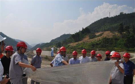 【公司要闻】紧扣高质量发展要求 攻坚克难推进项目建设 集团董事长熊国斌视察峨汉高速1 3分部工程进度施工