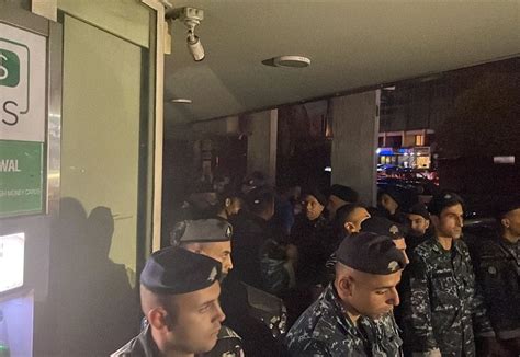 وقفة تضامنية مع المودعين الموقوفين في قضية اقتحام بنك الاعتماد في