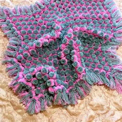 Плед своими руками: разные виды (вязаные + техника, с помпонами и простые)