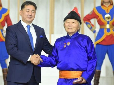 Соёлын гавьяат зүтгэлтэн Ч Галсан Хөдөлмөрийн баатар боллоо Isee Mn