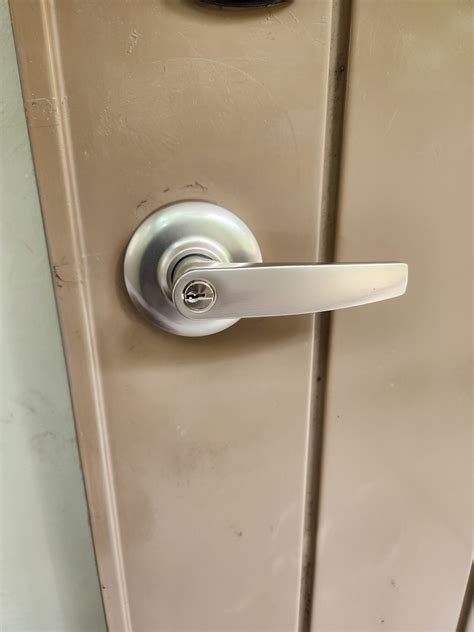 현관문 레버 교체 수리 ㅡ 관악현대아파트 열쇠형 일자 문 손잡이 설치 서울특별시 관악구 행운동 비즈프로필