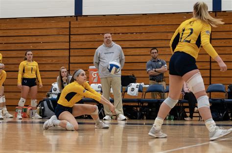 Quinnipiac Volleyball Defeats Siena 3 1 Improves Maac Record To 6 10
