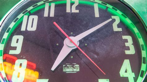 1930s Aztec Neon Spinner Clock For Sale At Auction Mecum Auctions