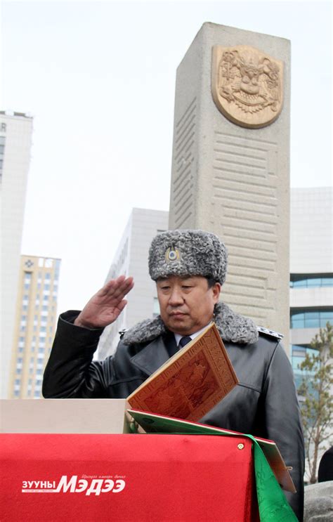 ФОТО Нийслэлийн анхны шав тавьсан “Мэлхийт” хөшөө