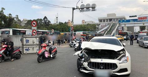 富二代駕瑪莎拉蒂猛撞小貨車 2名騎士遭波及受傷送醫 社會 Ctwant