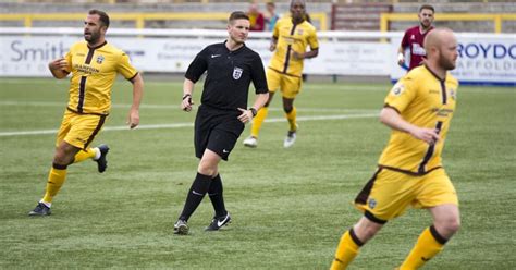 Ryan Atkin El Primer árbitro Homosexual Del Fútbol Británico Ser Gay