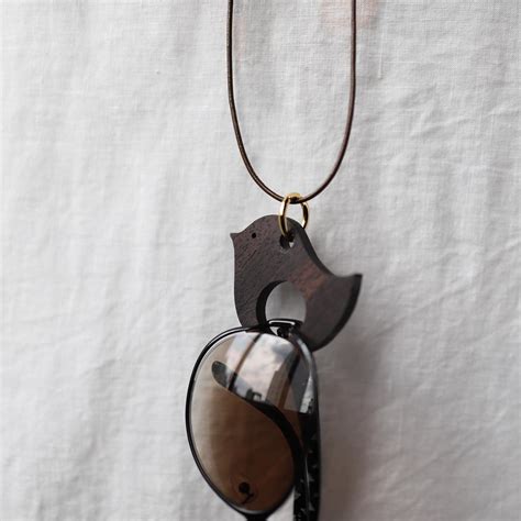 나무늘보공작소 뜨거운 햇빛으로부터 눈을 보호해주는 고마운 선글라스 그 고마움이 번거로움으로 다가오는