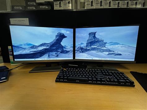 How To Span A Wallpaper Across Multiple Monitors ~ Plugable Technologies