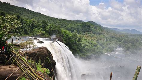 5 Nights 6 Days Athirapally Munnar Thekkady Alleppey Honeymoon Kerala