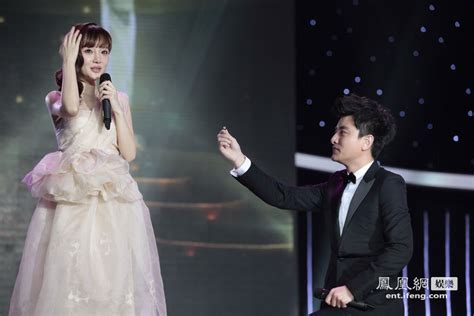 贾乃亮活动现场向李小璐求婚 两人忘情拥吻 高清大图 娱乐频道凤凰网