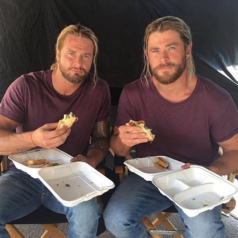 تصاویری از بازیگران مطرح هالیوود در کنار بدلکارانشان طرفداری