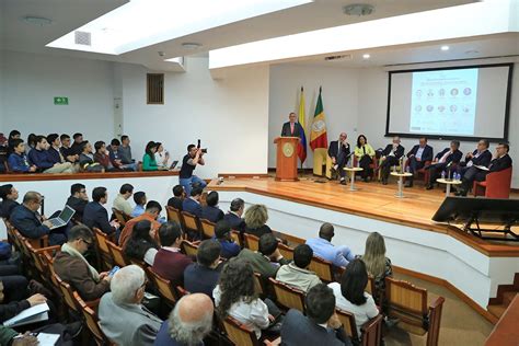 El Externado Lidera Debate Sobre La Democracia En Colombia